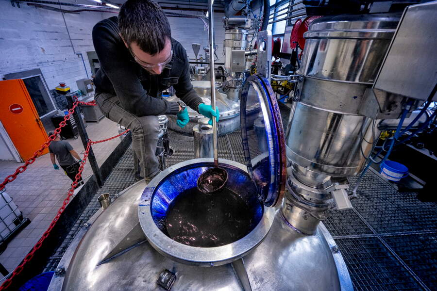 Bic : les coulisses de la fabrication du stylo le plus vendu au monde ...